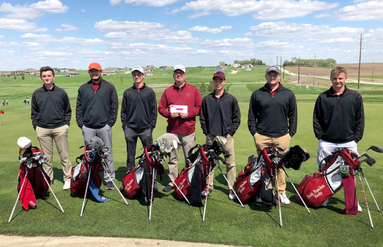 Hawk golfers survive, advance | News, Sports, Jobs - The Freeman Journal